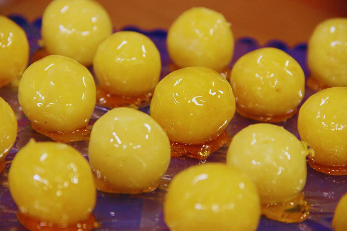 Bala de Coco Caramelizada Deliciosa: A Tradição que Derrete na Boca! 🍬 ...