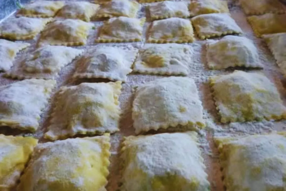 Massa de Ravioli Caseiro com Recheio de Carne Temperada - Mundo de Delícias